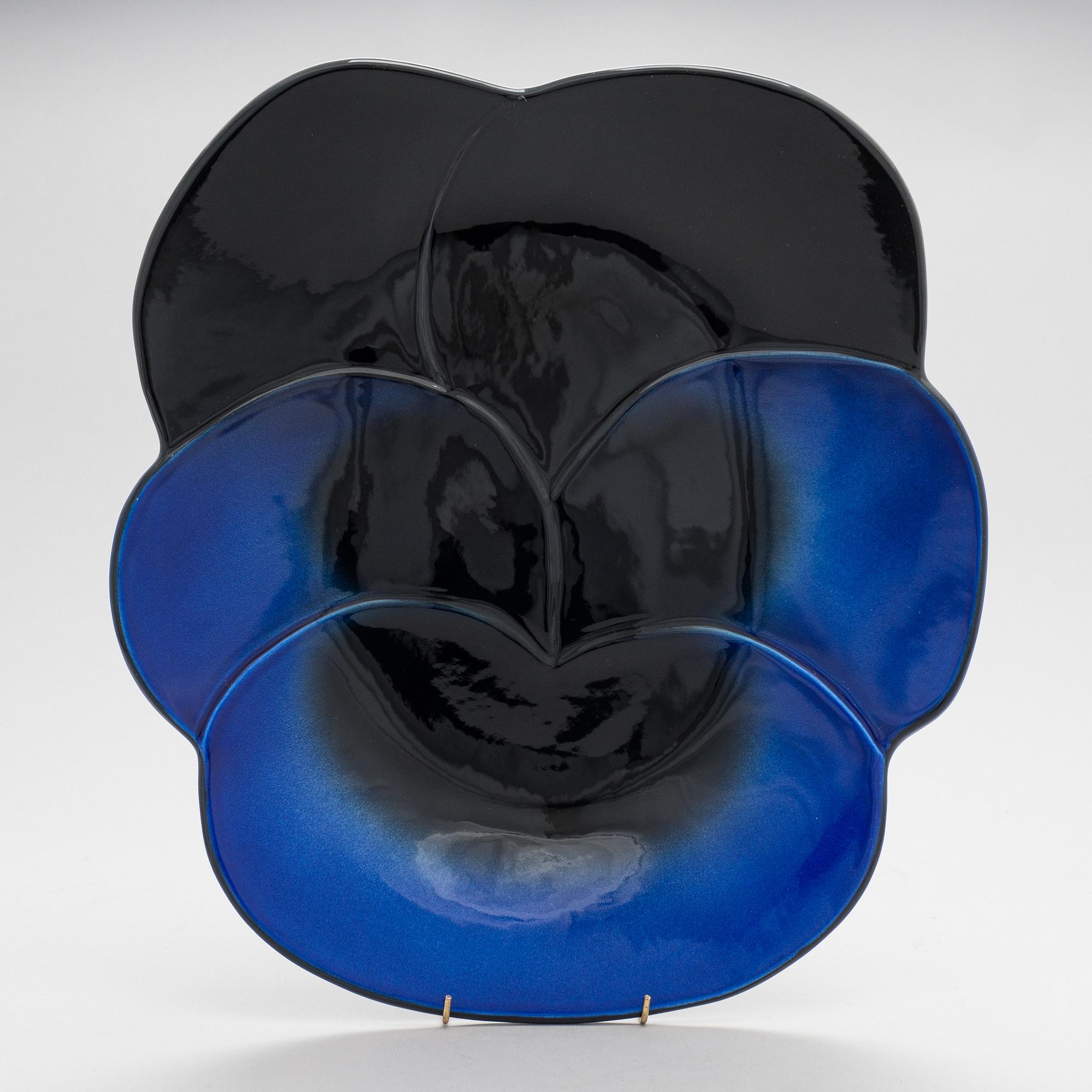 Birger Kaipiainen, A decorative ceramic plate marked 'Viola 1967 ...