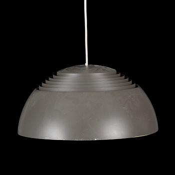 ARNE JACOBSEN, taklampa, "AJ Pendel", Louis Poulsen, 1900-talets andra ...