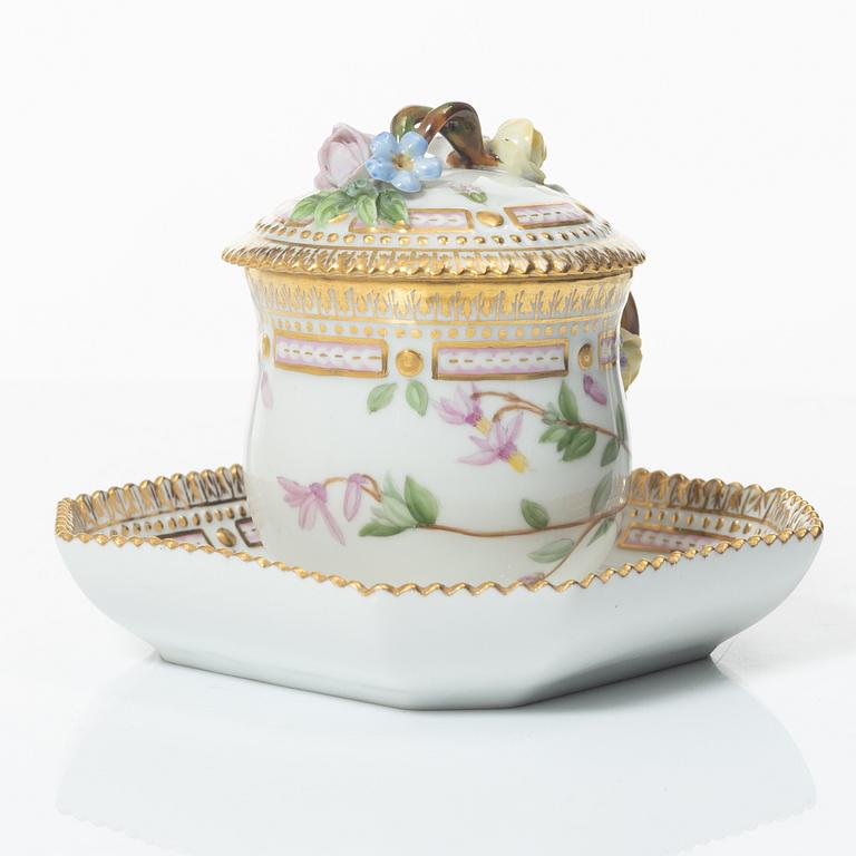 Royal Copenhagen, Crèmekopp med lock och fat, "Flora Danica", Royal ...