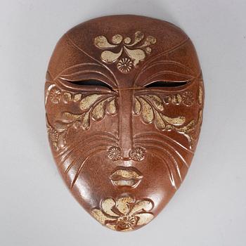 LISA LARSON, a stoneware mask. - Bukowskis
