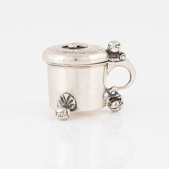 A Baroque-style miniature silver tankard. - Bukowskis
