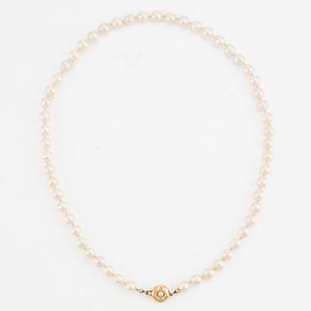 Pearl necklace, with cultured pearls, 18K gold clasp. - Bukowskis
