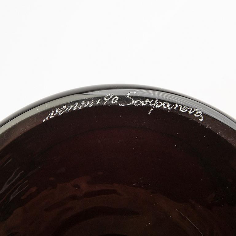 A 1990 Timo Sarpaneva "Tuuli" vase for Venini, Italy. - Bukowskis