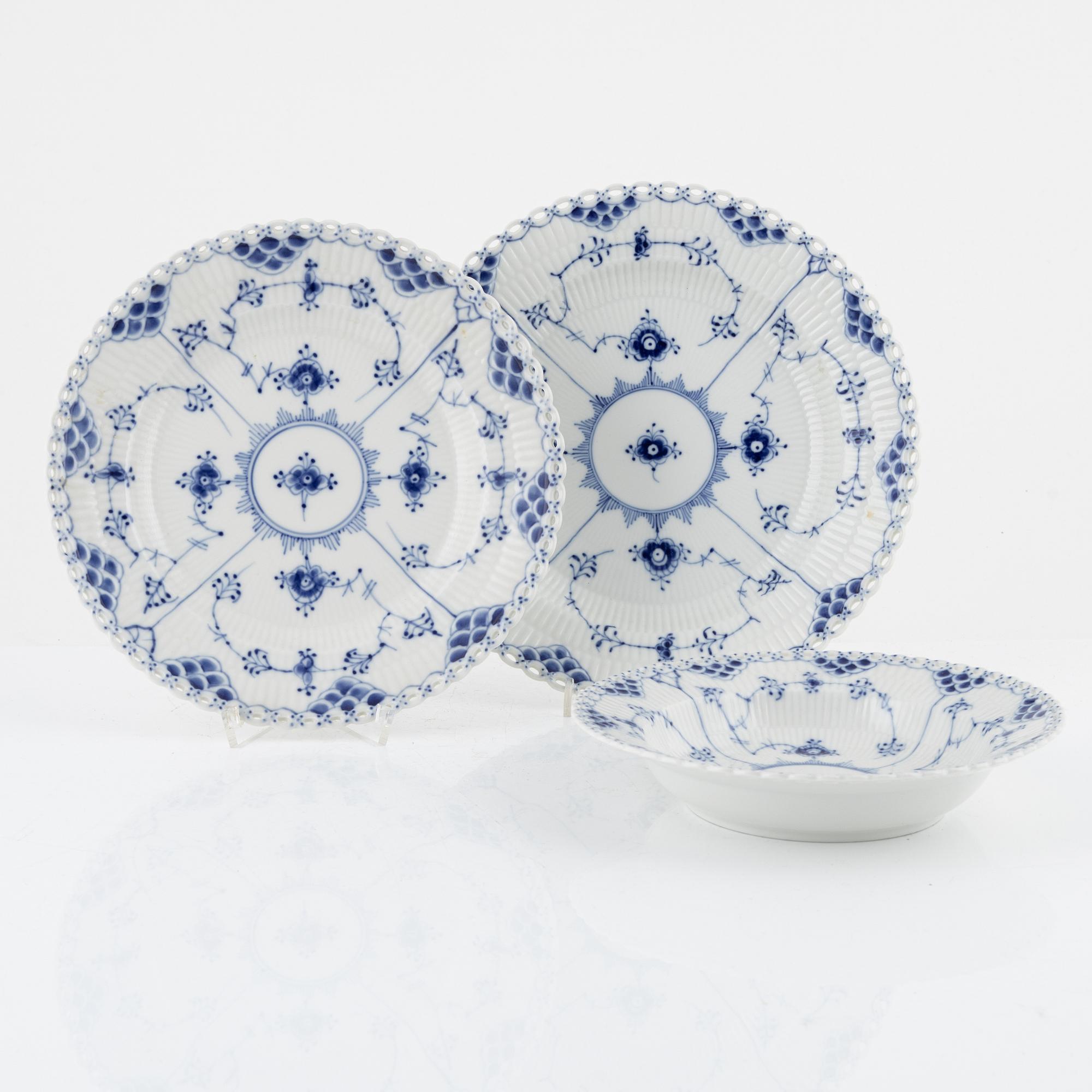 Tallrikar, 19 st, porslin, "Musselmalet" helblonde, Royal Copenhagen ...