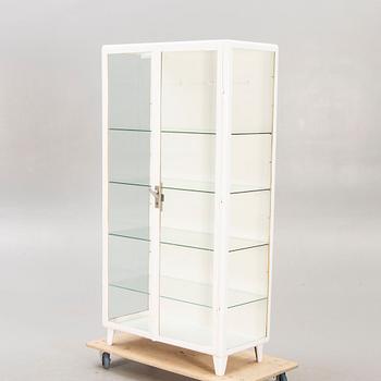 A mid 1900s European medical cabinet. - Bukowskis