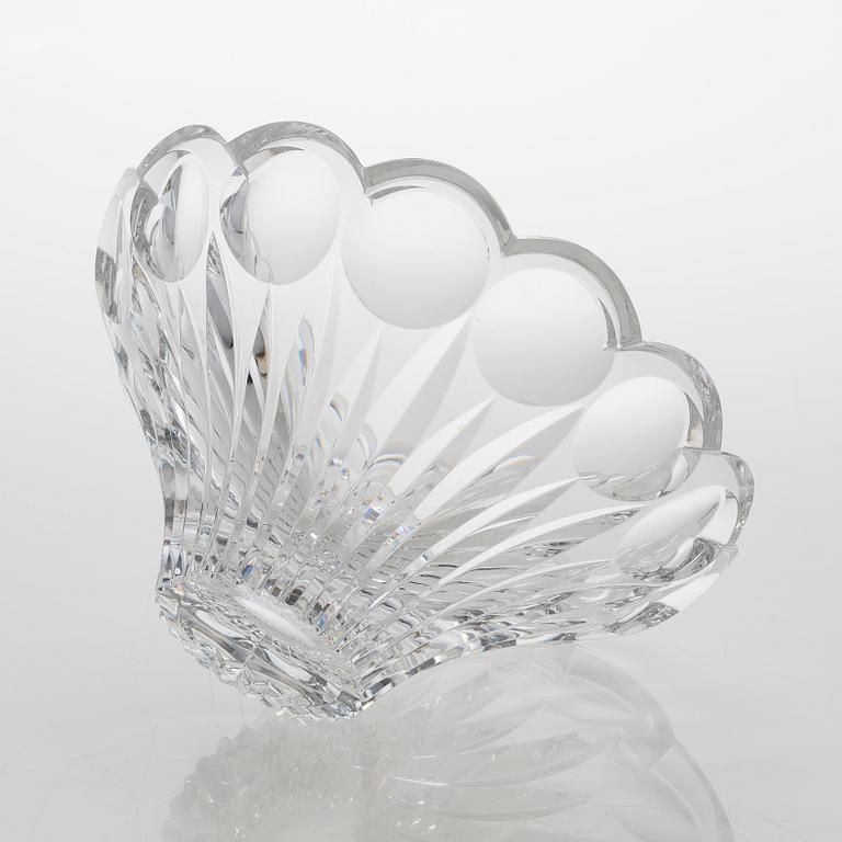 Aimo Okkolin, A cut crystal glass vase, bowl, model 6553, signed Aimo Okkolin Riihimäen Lasi oy ...