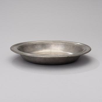 A SWEDISH PEWTER BASIN, Jacob Lemon, Stockholm 1805. - Bukowskis