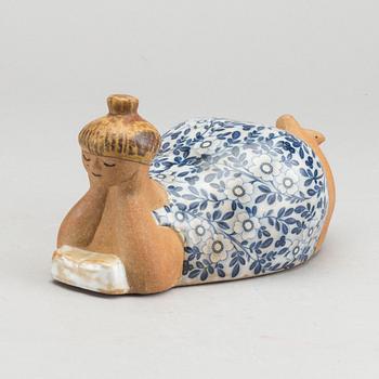 LISA LARSON, figurin, stengods, "Beata" ur serien "ABC-flickorna", Gustavsberg. - Bukowskis