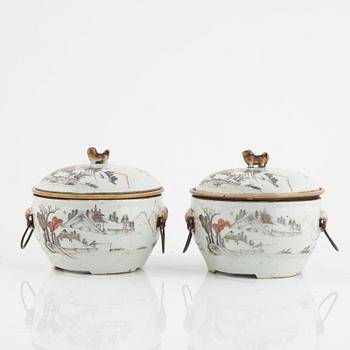 A pair of Chinese tureens with covers, late Qing dynasty, circa 1900 ...