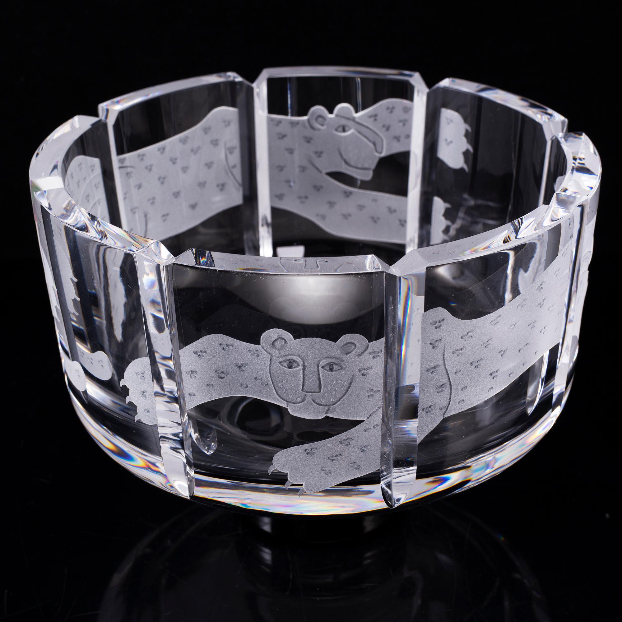 A Swedish Orrefors crystal bowl"Cats" design GUNNAR CYRÉN. - Bukowskis