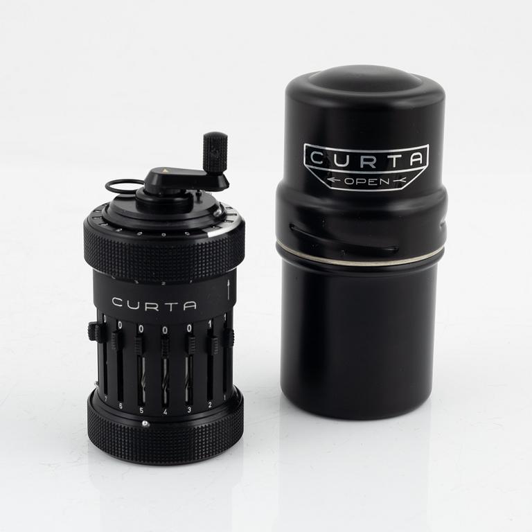 A Curta Type I mechanical calculator. - Bukowskis