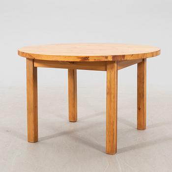 A 1970/80s pine dining table. - Bukowskis