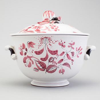 STIG LINDBERG, a fayance tureen by Gustavsberg studio in the 1940's ...