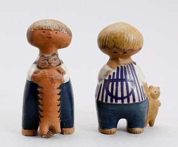 FIGURER, 2 st, stengods, Pellle & Malin, Lisa Larson, Gustavsberg. - Bukowskis