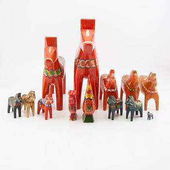 Samling dalahästar och tuppar 13 st 1900-tal. - Bukowskis