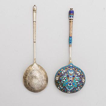 Skedar, 2 st, förgyllt silver, Ryssland 1880-talets slut. - Bukowskis