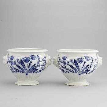 A pair of Swedish flower pots, Rörstrand, around 1900. - Bukowskis
