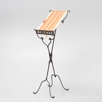 An iron book stand early 20th Century. - Bukowskis