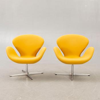 Arne Jacobsen, armchairs, a pair, "The Swan", Fritz Hansen, Denmark ...