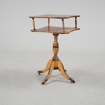 A mid 20th cemtury english style table. - Bukowskis