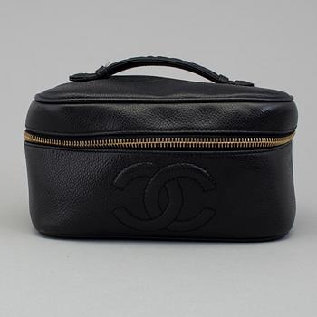 A toilet bag by Chanel. - Bukowskis