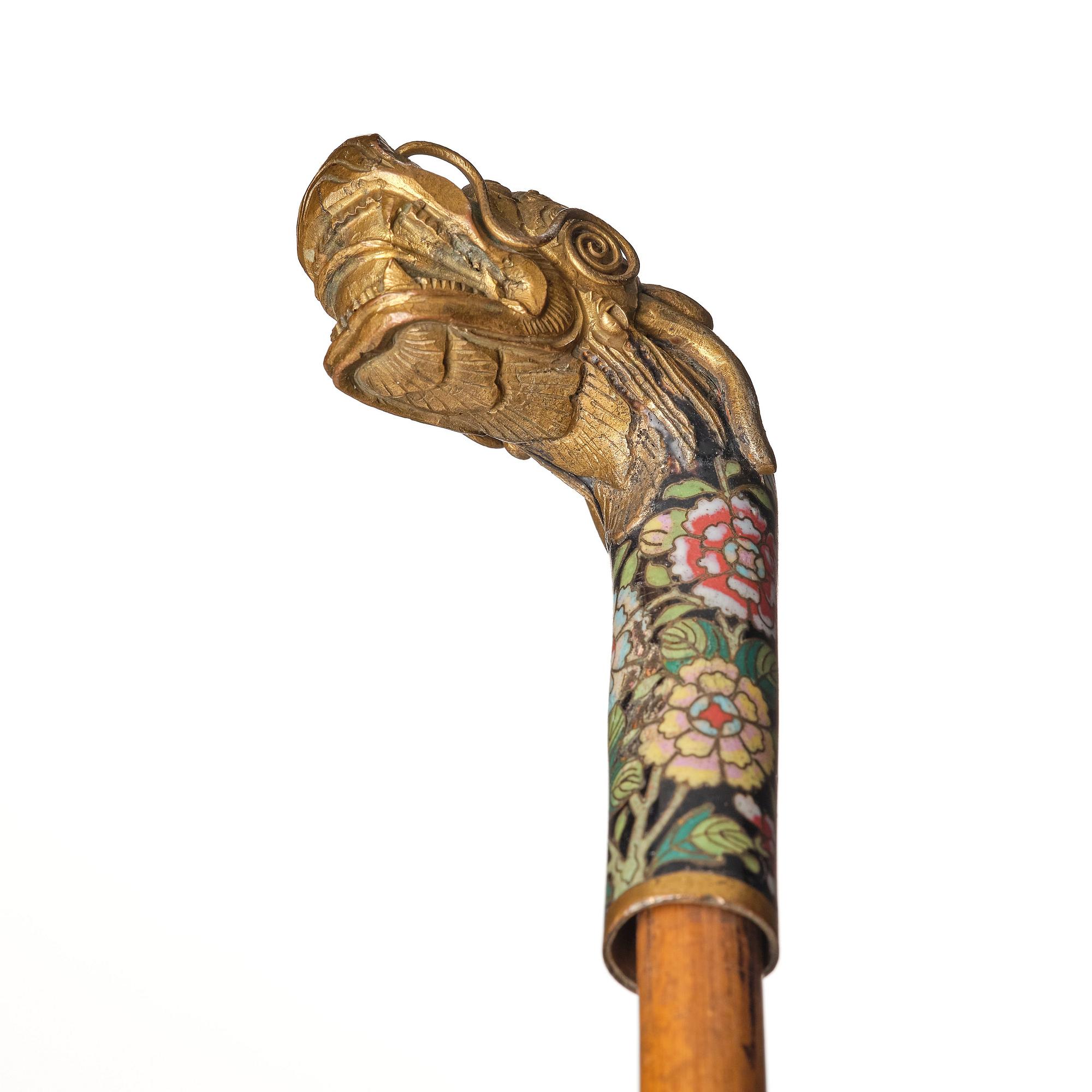 Käpp, cloisonné och bambu. Kina, Sen Qingdynasti/tidigt 1900-tal ...