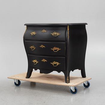 Chest of drawers, Rococo style, first half of the 20th century. - Bukowskis