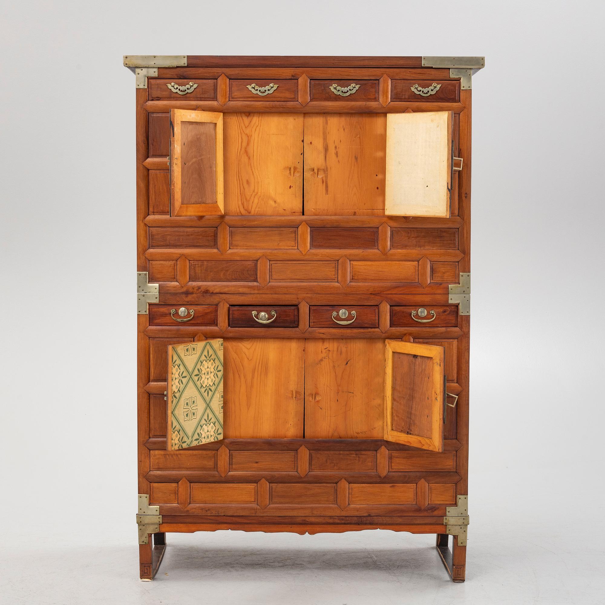 Skåp, Korea, 1900-tal. - Bukowskis