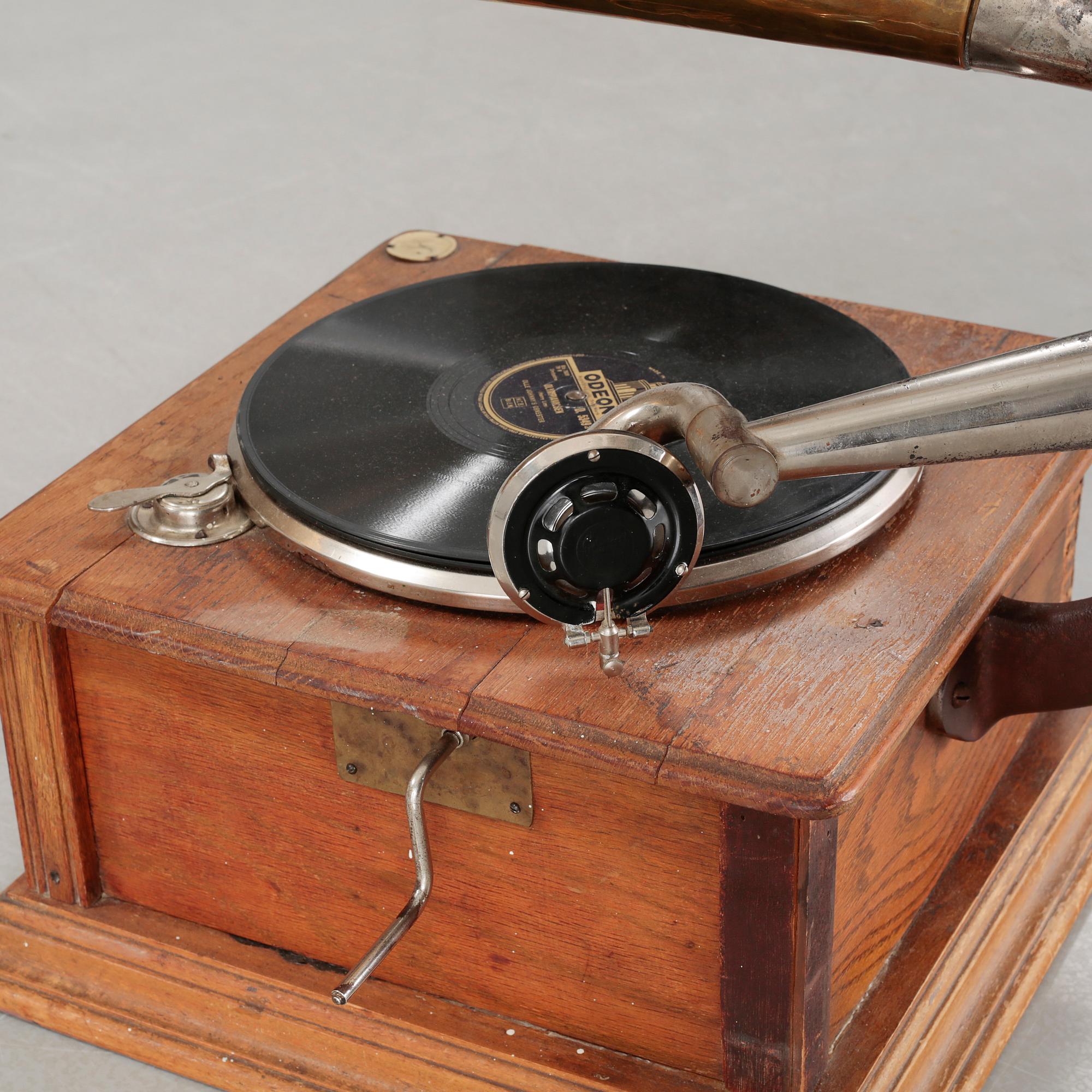 first gramophone made