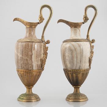 A pair decorative jugs, early 20th Century. - Bukowskis