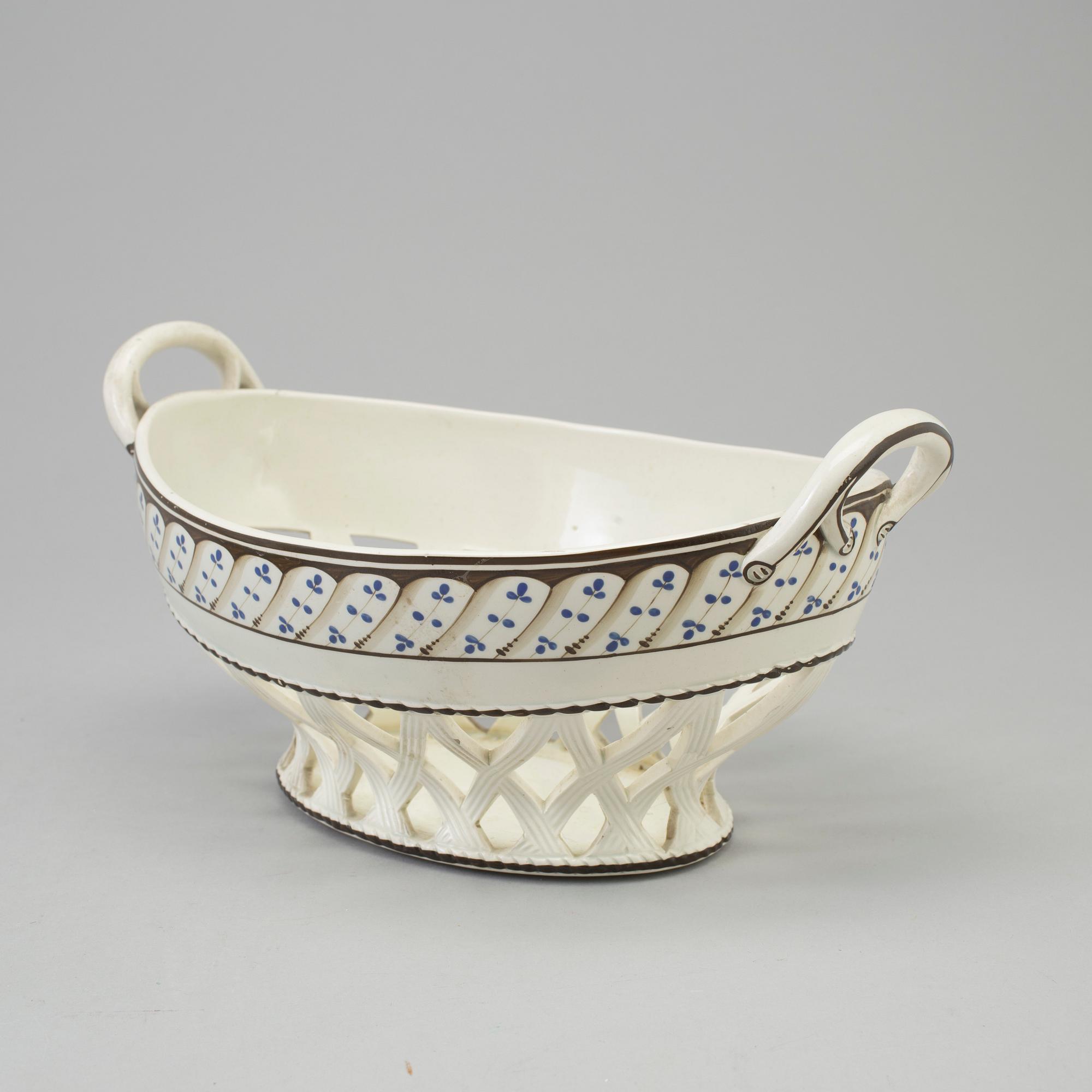 A CREAMWARE JARDINIERE AND PLATE, St Anthony's Pottery (Sewell Donkin ...