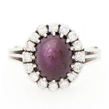 A RING, star ruby, brilliant cut diamonds, 18K white gold. - Bukowskis