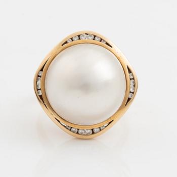 Ring 14K guld med mabepärla och runda briljantslipade diamanter. - Bukowskis