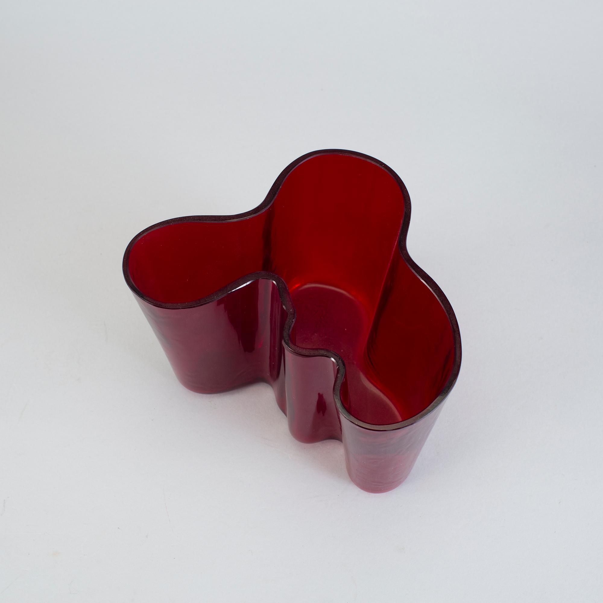 A Savoy vase by Alvar Aalto for Iittala. Designed in 1937 and this ...