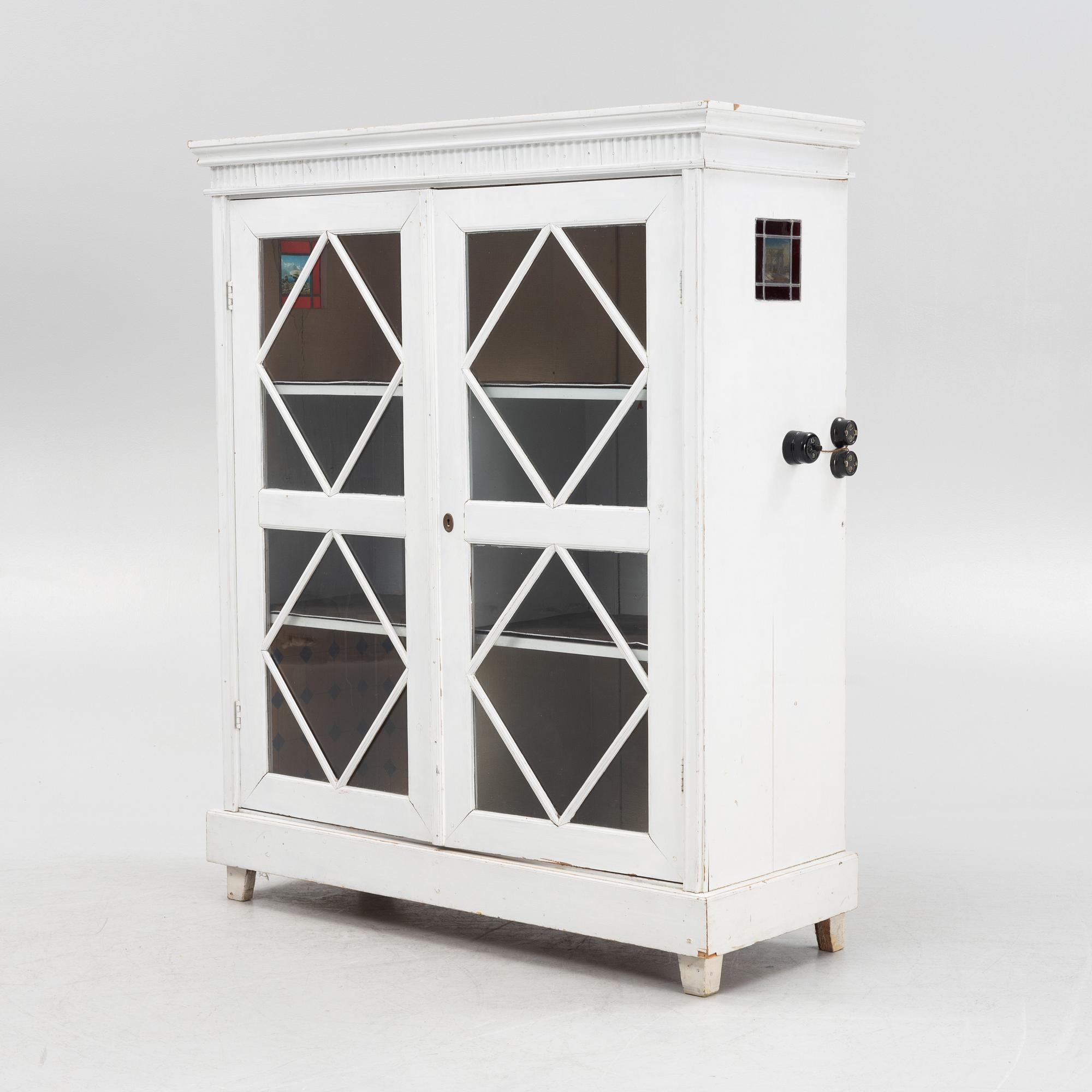 Dockskåp, tidigare tillhörande grevinnan Andrea Mörner (f. Wallenberg ...