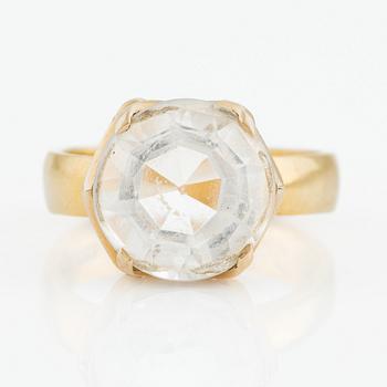 Ring, 23K gold with rock crystal. - Bukowskis