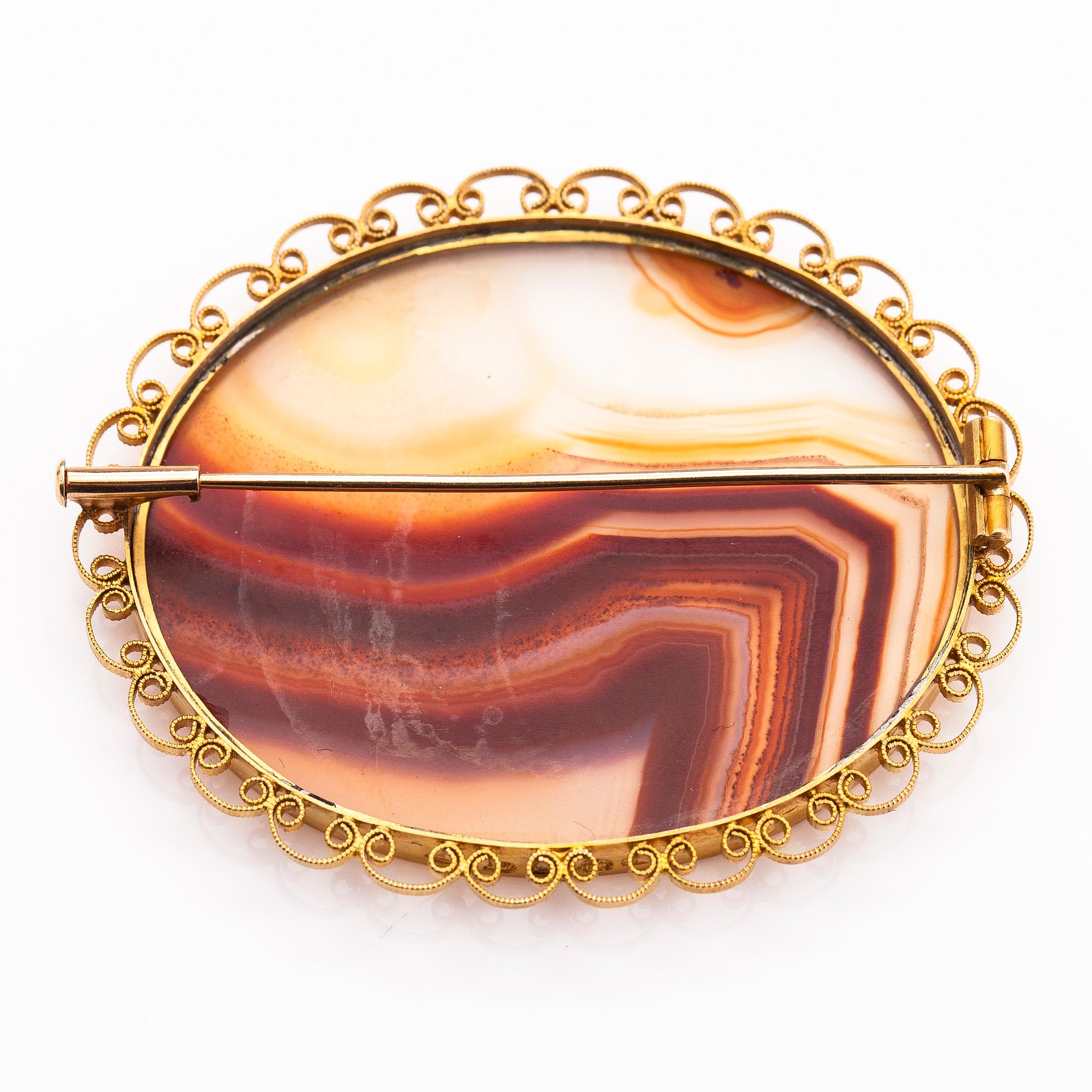 A 14K gold brooch with a agate. Westerback 1946. - Bukowskis