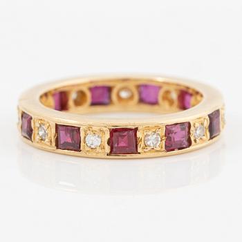 Ring helallians, 18K guld med rubiner och åttkantslipade diamanter. - Bukowskis