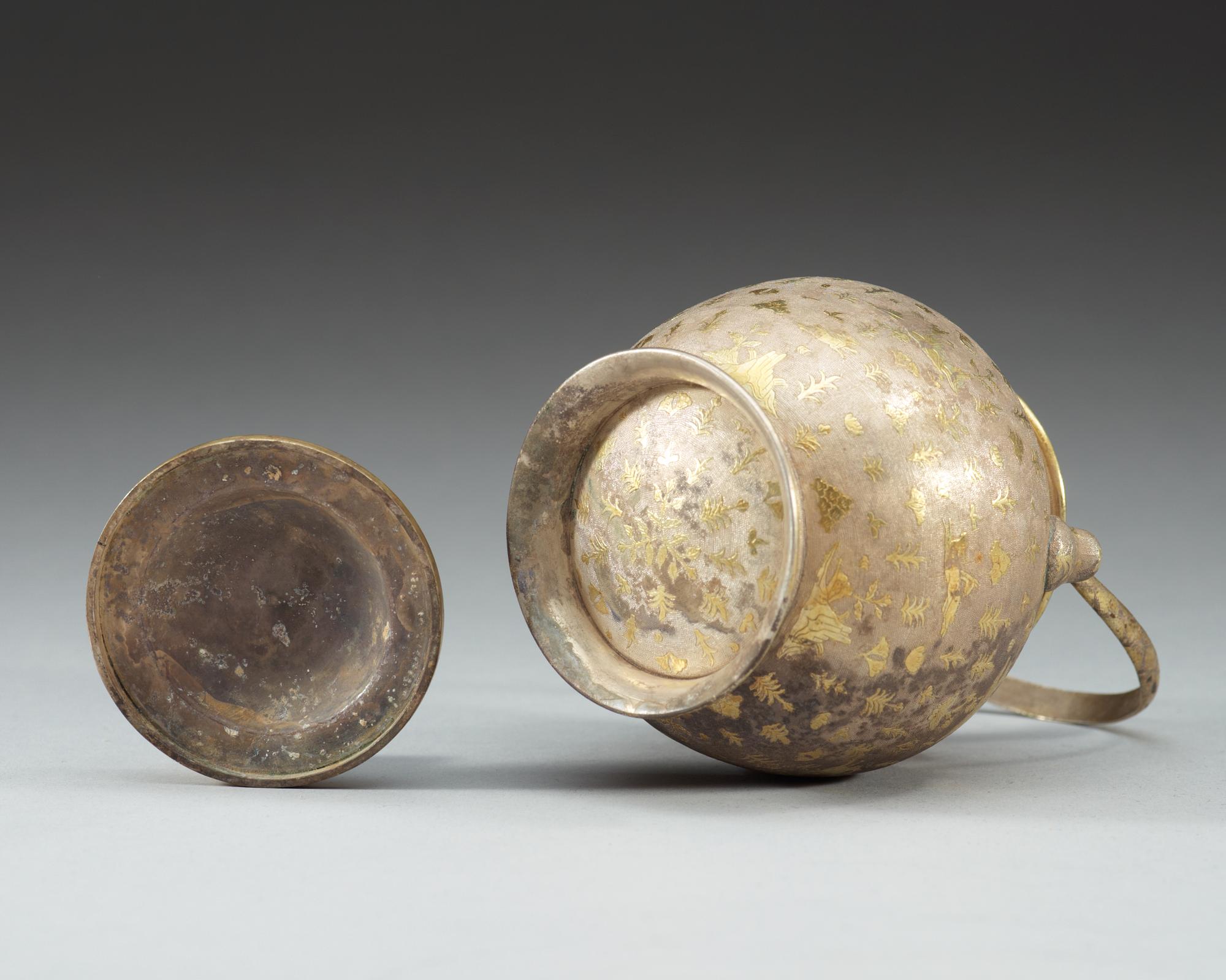 A gilt silver jar with cover and handle, presumably Tang dynasty ...