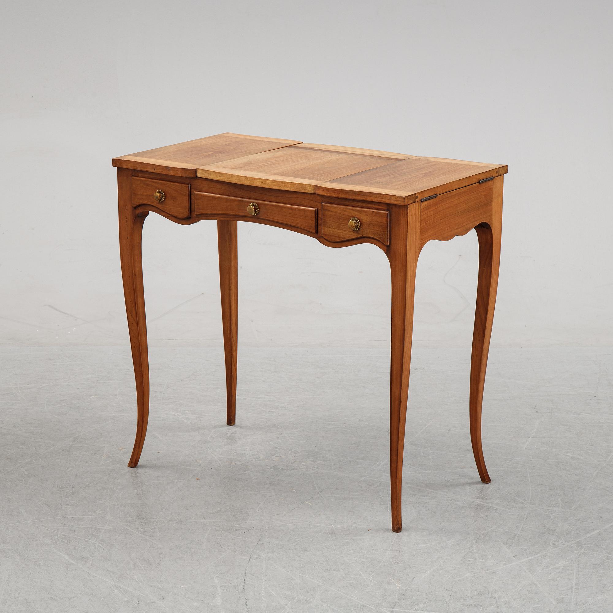 rococo style dressing table