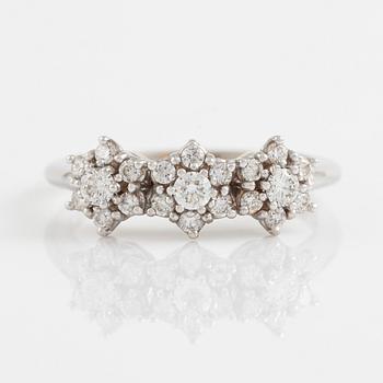 Brilliant cut diamond star ring. - Bukowskis