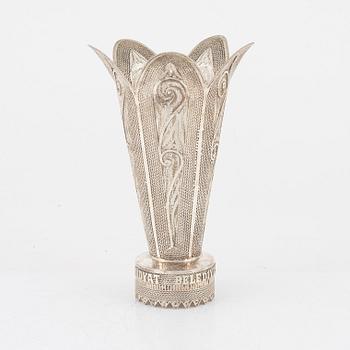 Vas, silver 950, filigranarbete, Turkiet. - Bukowskis