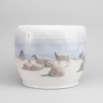 Flower pot, porcelain, Royal Copenhage, model nr 9863, - Bukowskis