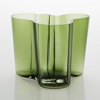 Alvar Aalto, 'Savoy' 50-year jubilee glass vase, signed A. Aalto 1936 ...