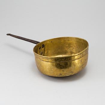 A 18th/19th century bronze pan. - Bukowskis