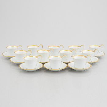 Bing & Grøndahl, 12 kaffekoppar med fat, Danmark. - Bukowskis