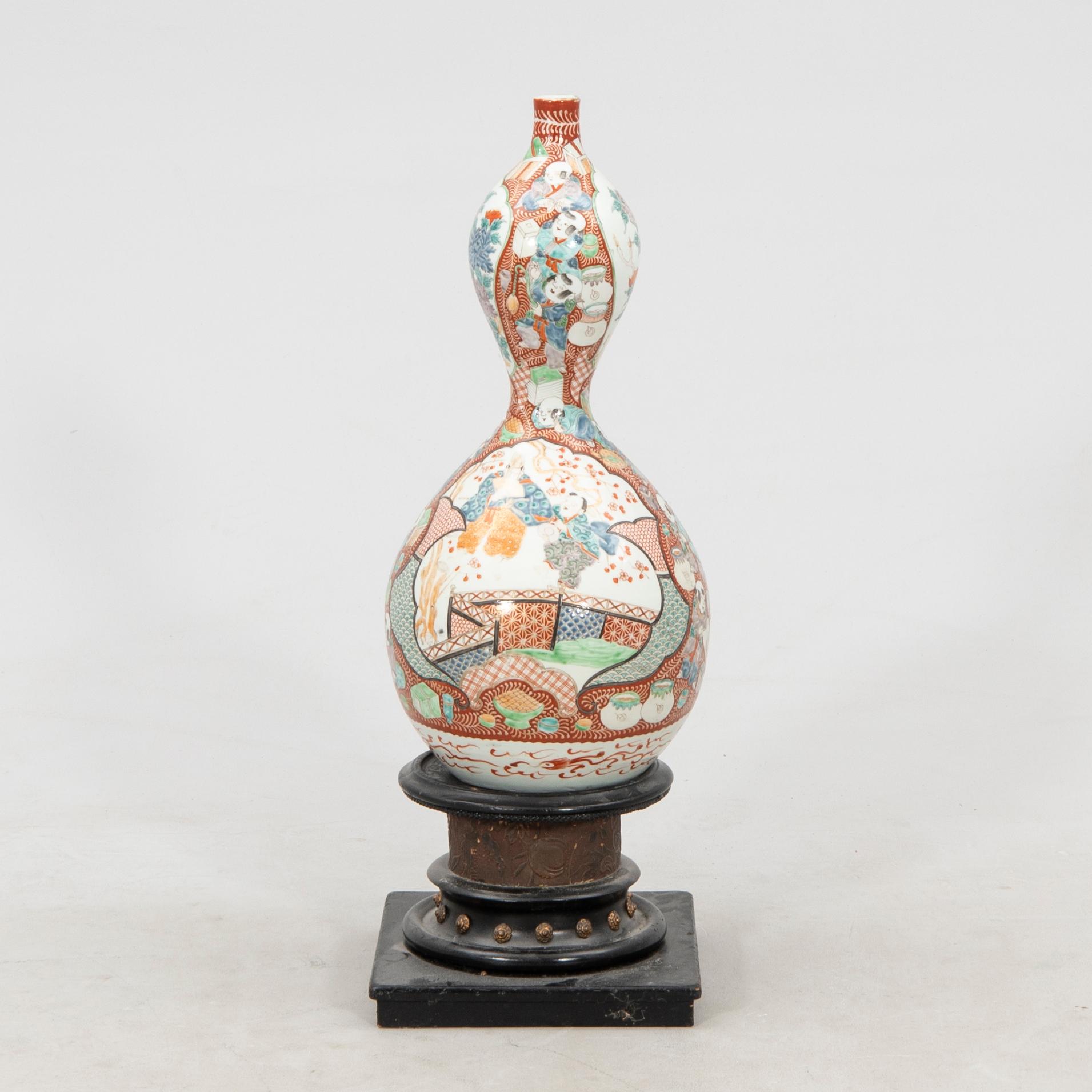 Vas Japan, sent 1800-tal porslin. - Bukowskis
