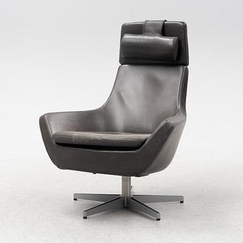 Roger Persson, snurrfåtölj, Happy Swing, formgiven år 2000. - Bukowskis