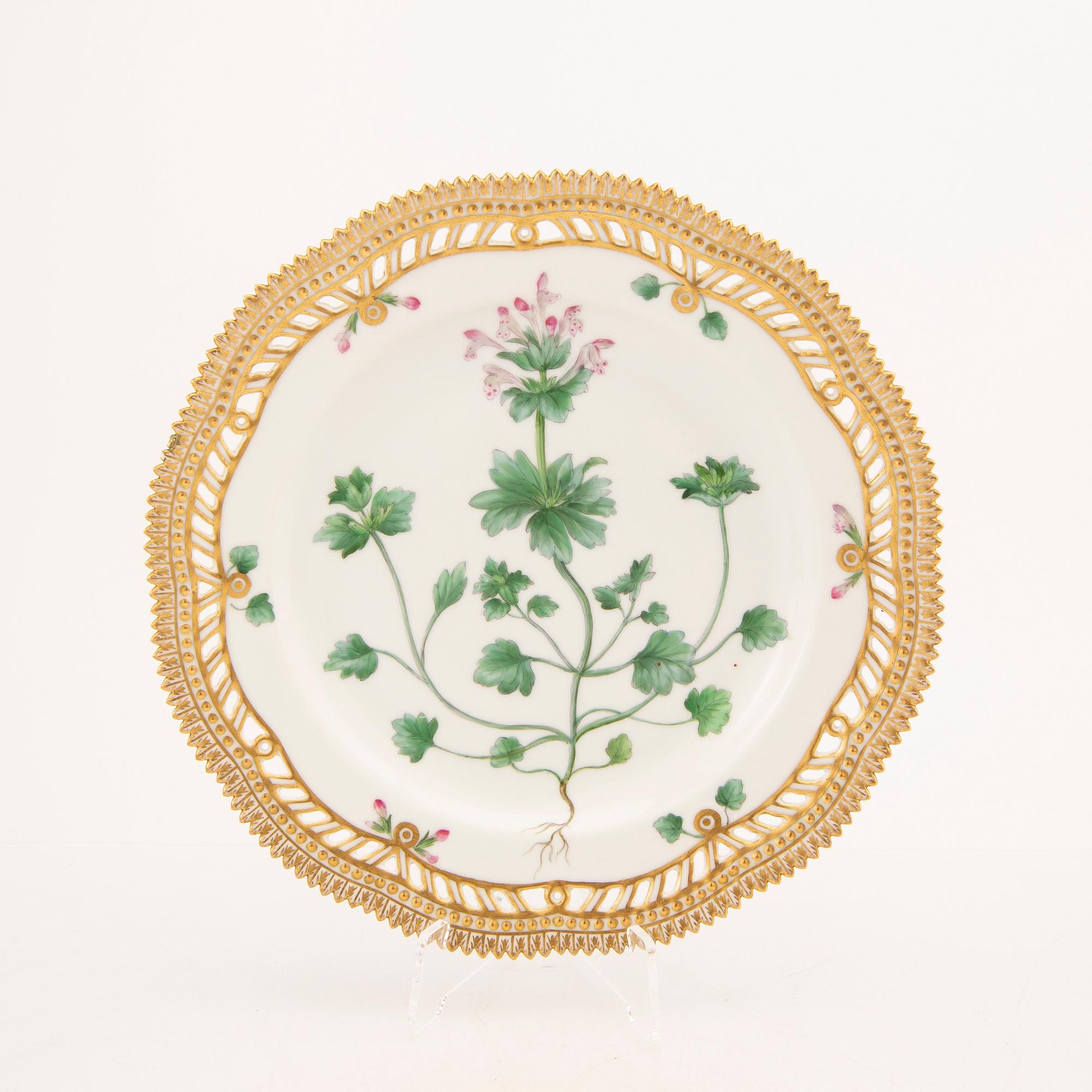 A set of 12 Flora Danica porcelain plates Royal Copenhagen model no ...