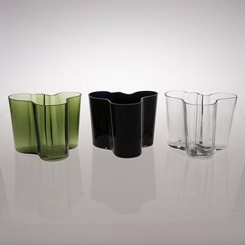 Three 'Savoy' glass vases from the latter half of the 20th century ...